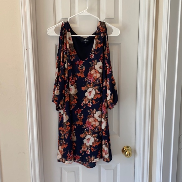 Lulus | Dresses | Floral Shift Dress With Sleeves | Poshmark